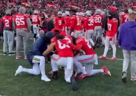 Michigan, Ohio State Players Kneel In Prayer As Massive Brawl Breaks Out
